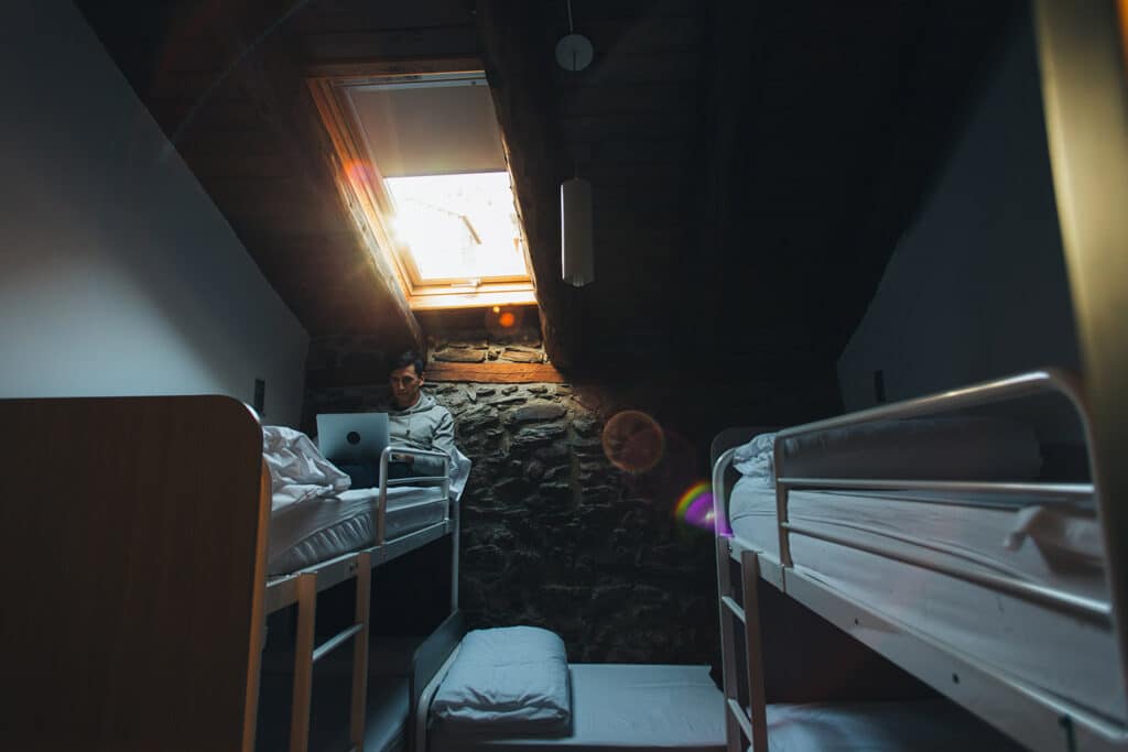Backpacker Hostels: Dein Komplett-Guide für 2025